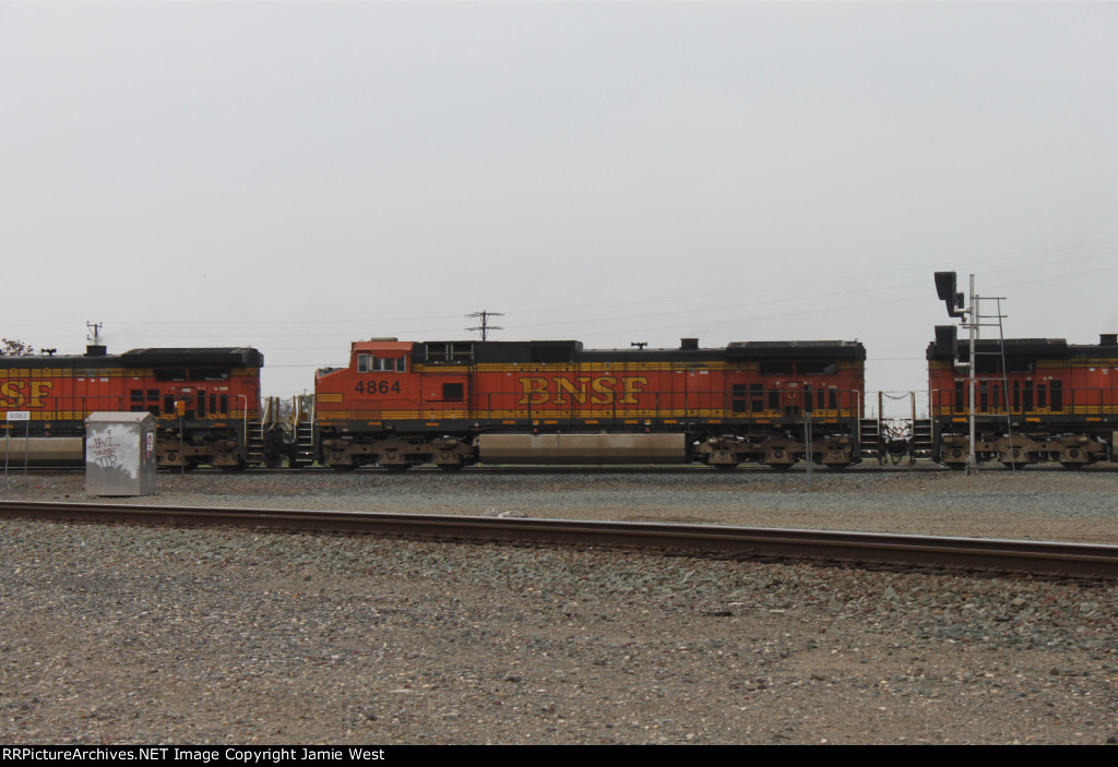 BNSF 4864